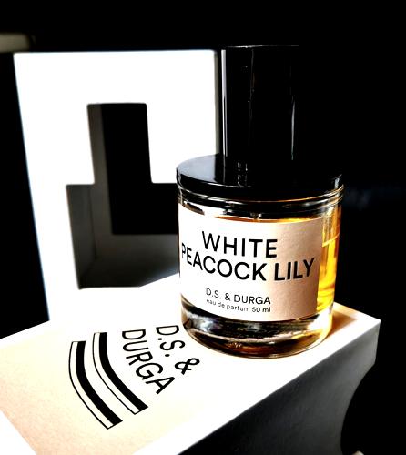 White Peacock Lily DS&Durga para Hombres y Mujeres | Parfumistas